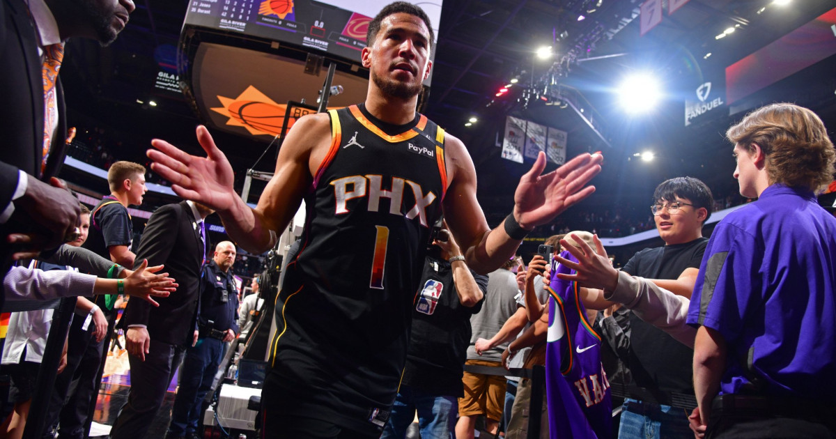 Ο Μπούκερ θα γίνει ο πρώτος NBAer που θα σπάσει το φράγμα των 70 εκατομμυρίων